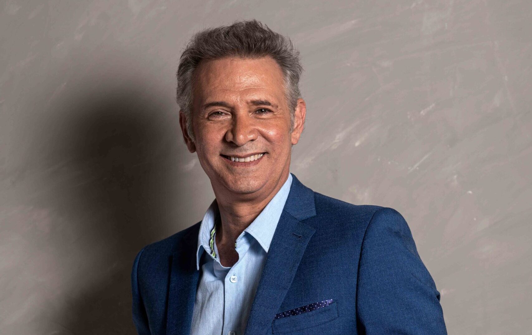 Nelson Freitas comemora 35 anos de carreira e puro talento - infomente